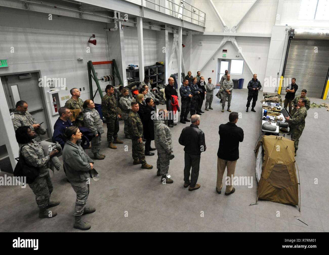 Members of the Naval Special Warfare Cold Weather Detachment Kodiak ...