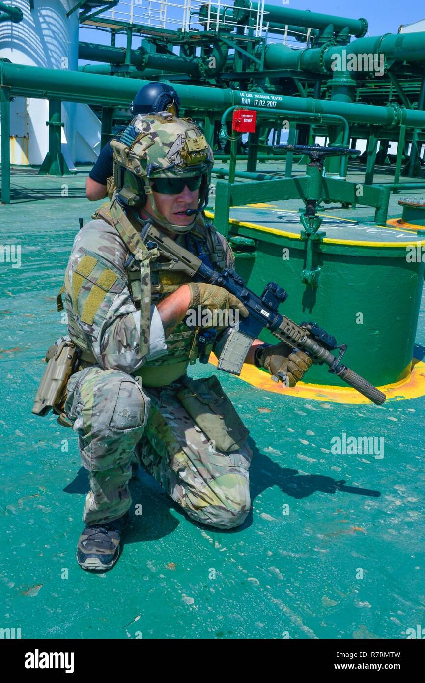 KUWAIT - A U.S. special force operations service member sets a ...