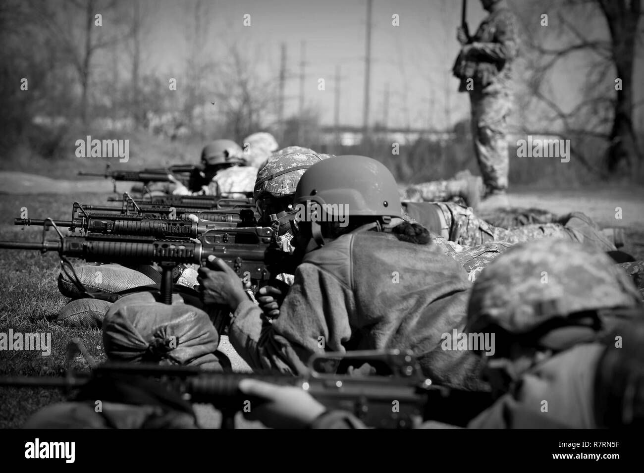 Army Reserve Soldiers assigned to the 85th Support Command prepare to ...