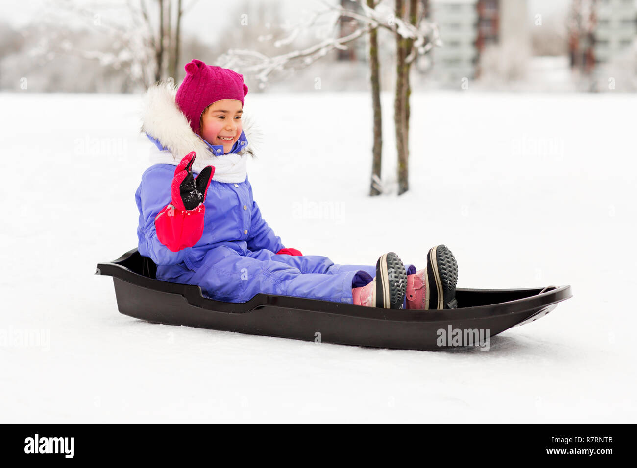 Girl sledging hi-res stock photography and images - Alamy