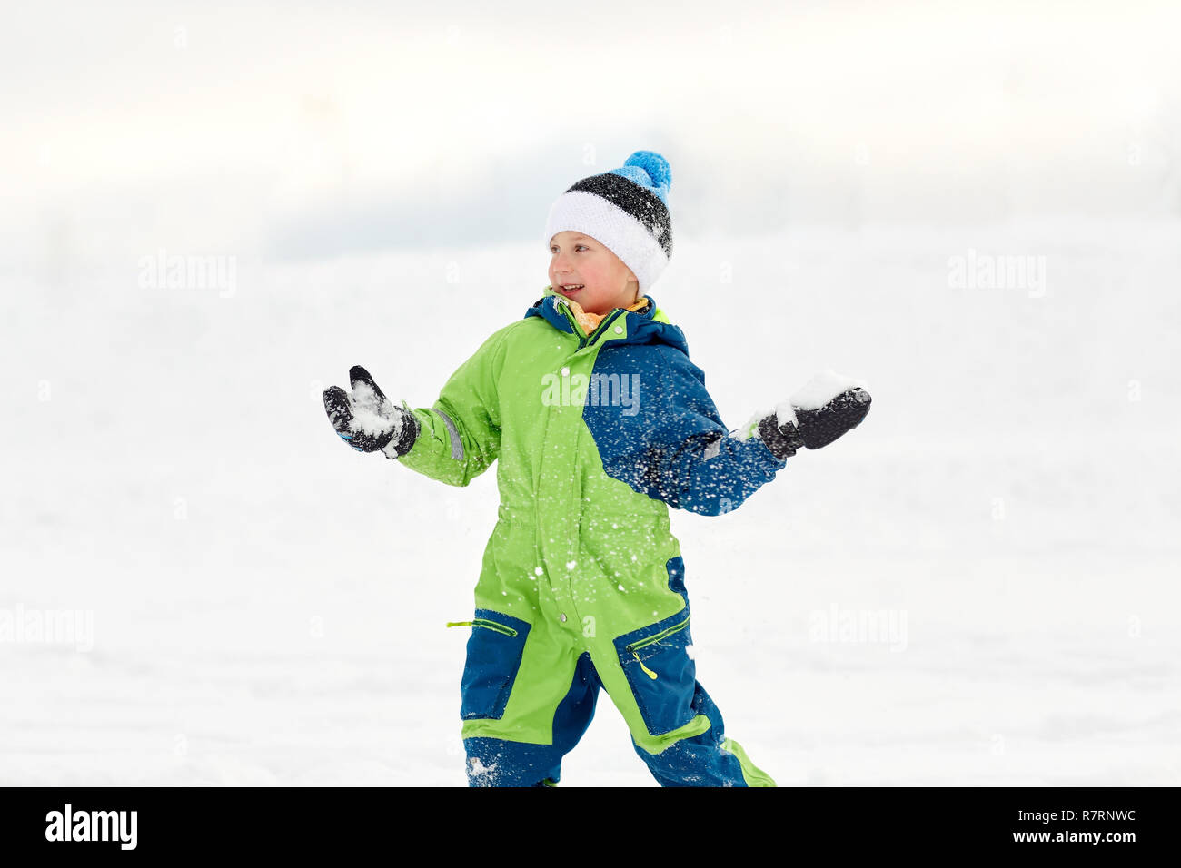 Child throwing snowball hi-res stock photography and images - Alamy