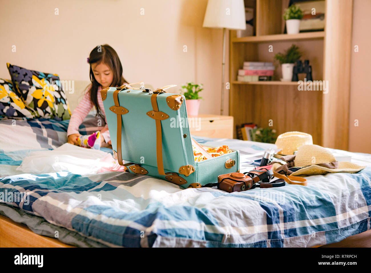 Cute girl in packing Stock Photo - Alamy