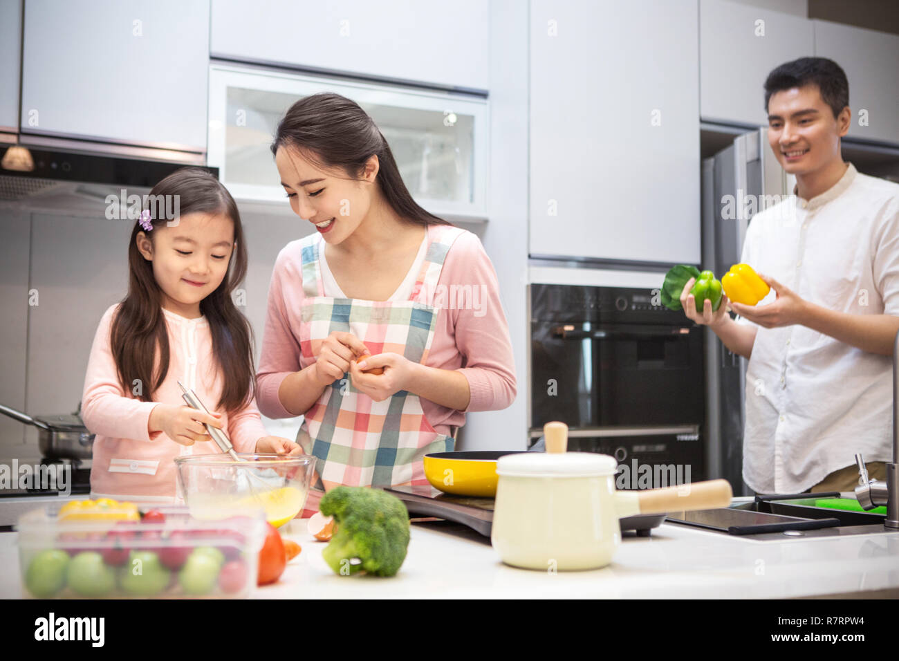 A happy family in the kitchen Stock Photo - Alamy