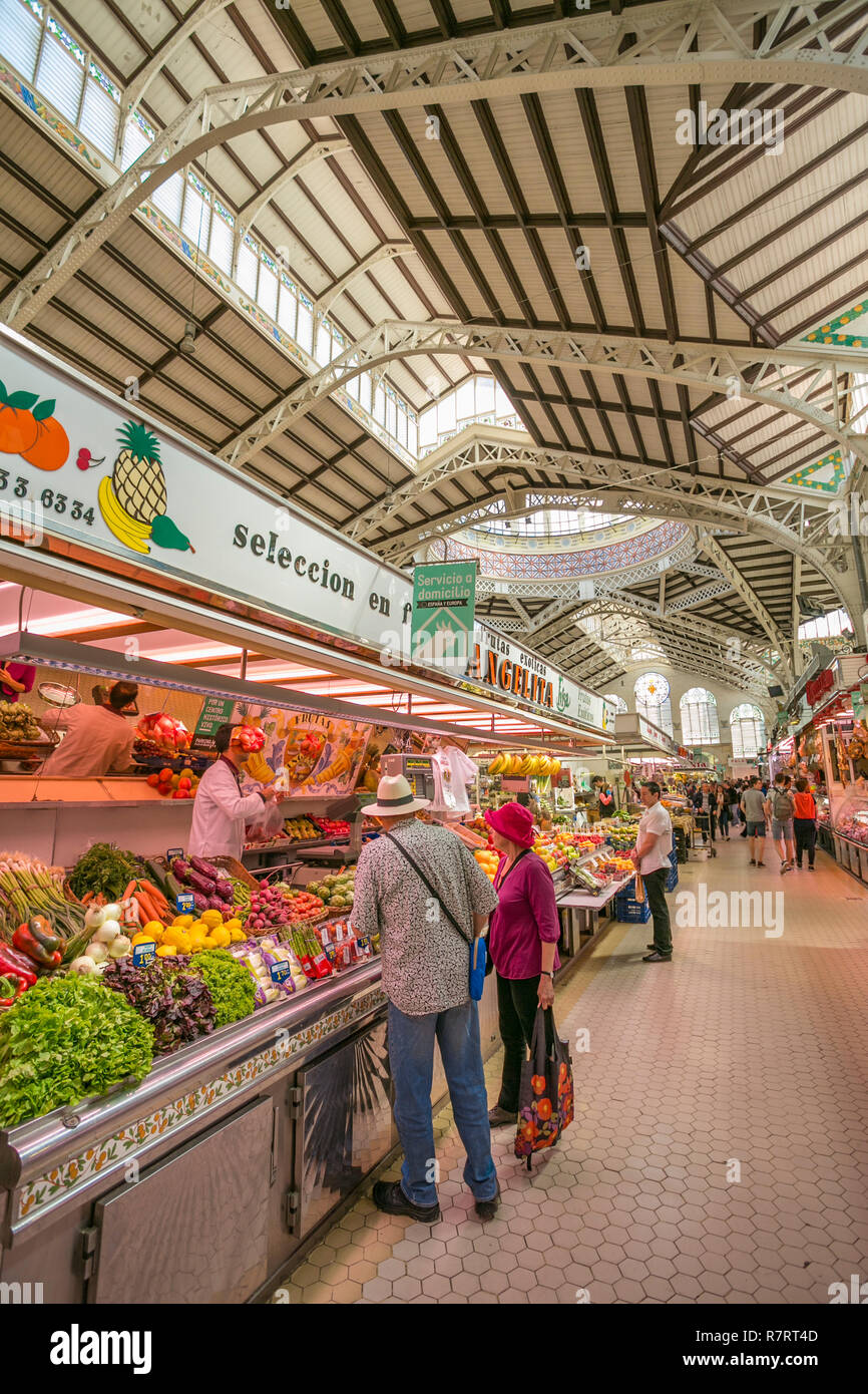 Fruit stand central market valencia hi-res stock photography and images ...