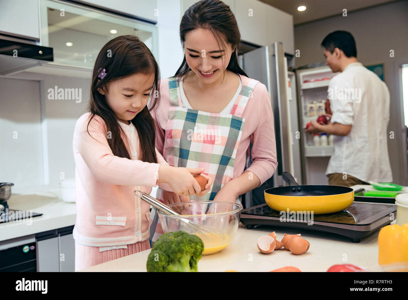 A happy family in the kitchen Stock Photo - Alamy