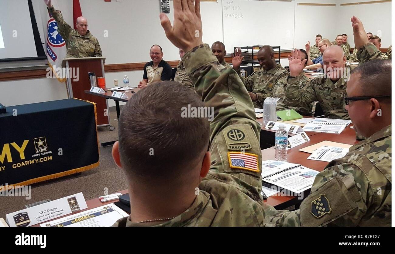 Us army recruiting officer hi-res stock photography and images - Alamy