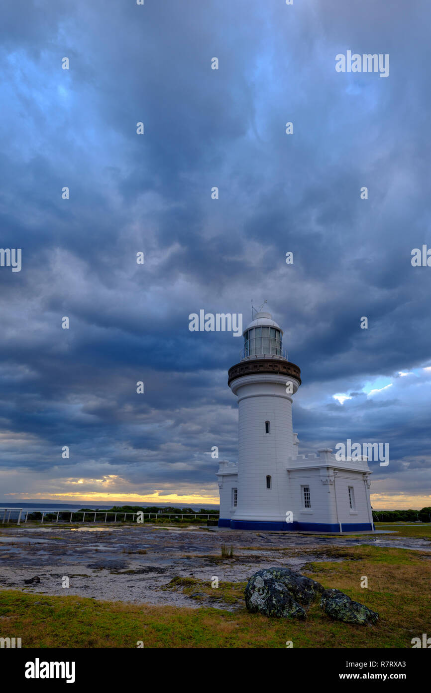 Point perpendicular light hi-res stock photography and images - Alamy