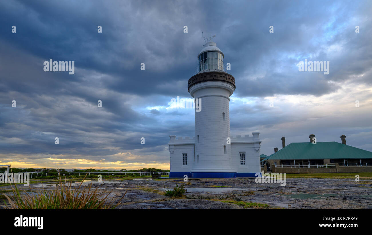 Point perpendicular light hi-res stock photography and images - Alamy