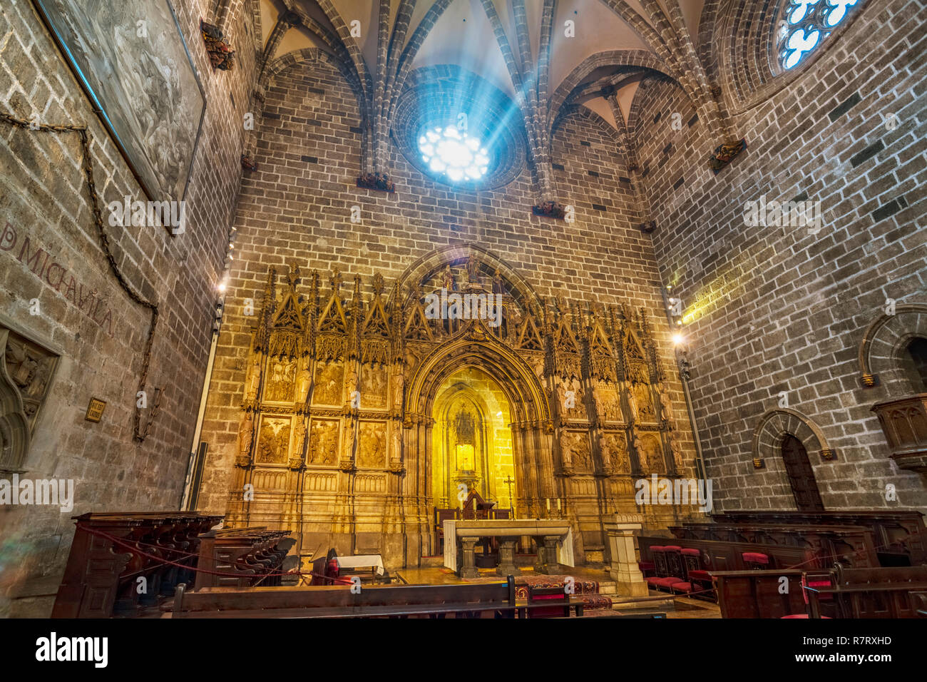 Holy grail chalice hi-res stock photography and images - Alamy