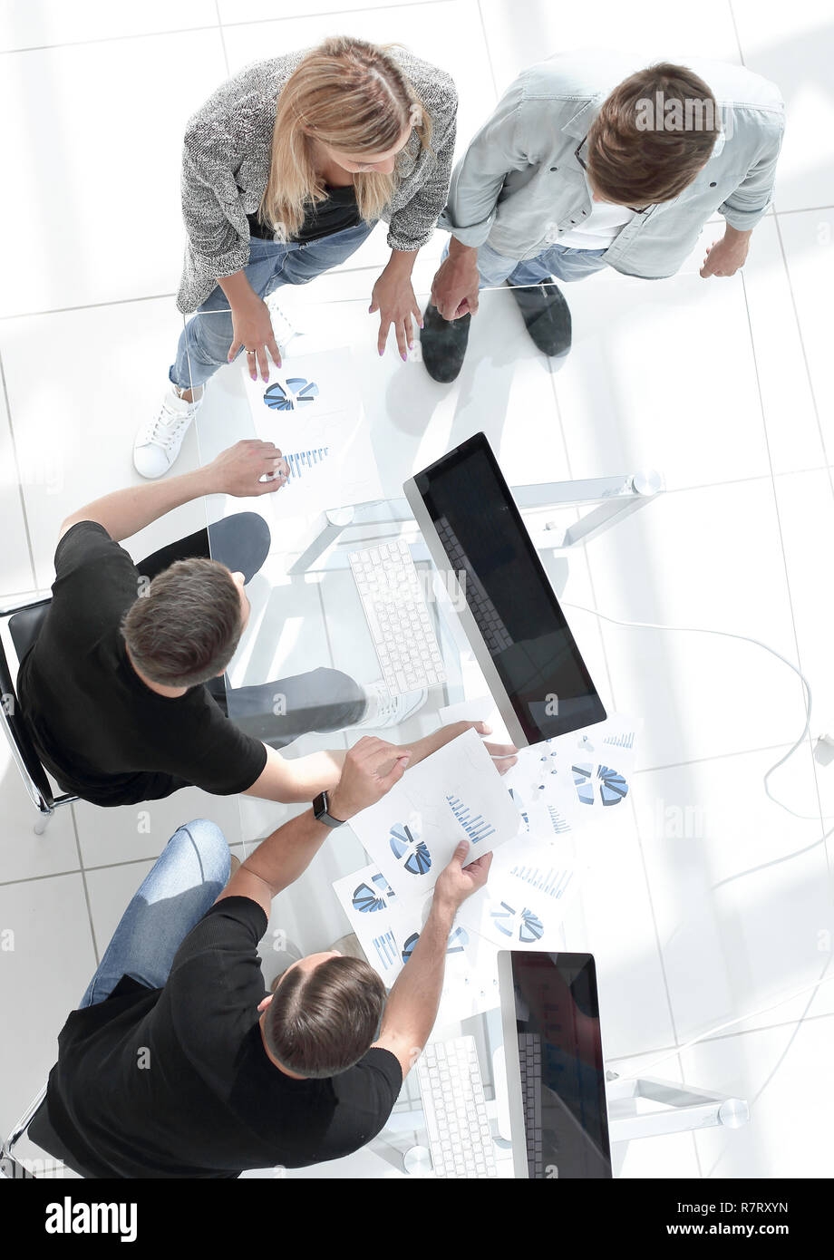 Overhead people meeting staff hi-res stock photography and images - Alamy