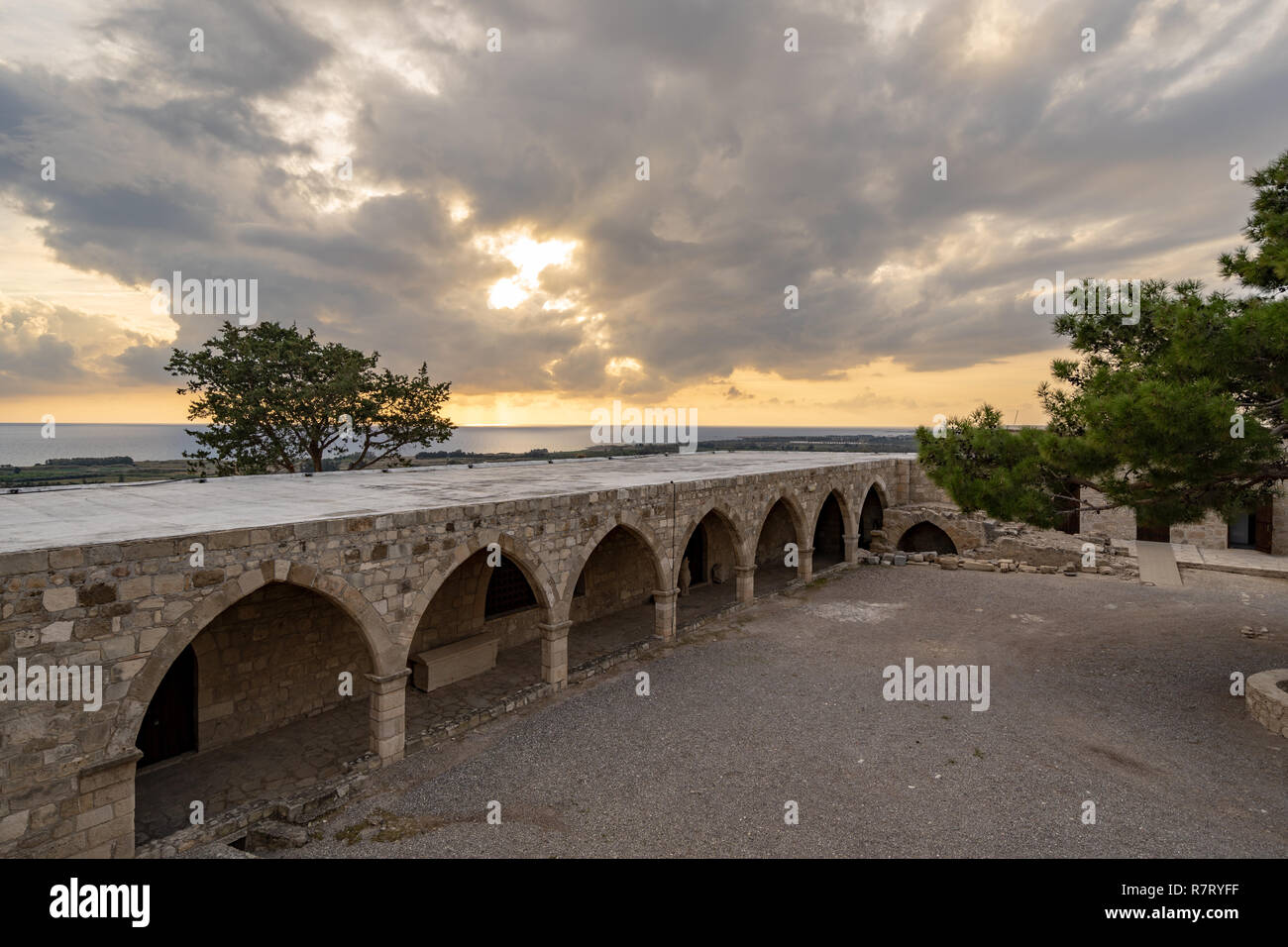 Greek building hi-res stock photography and images - Alamy
