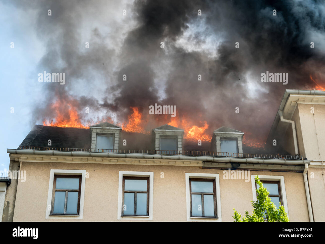 Roof truss hi-res stock photography and images - Alamy