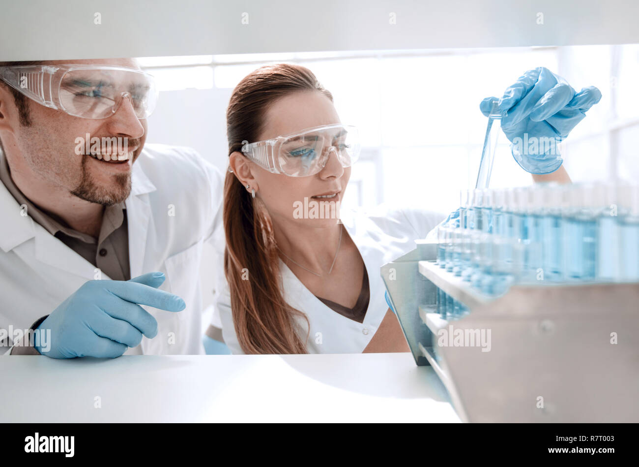 two scientists doing tests in the laboratory Stock Photo - Alamy