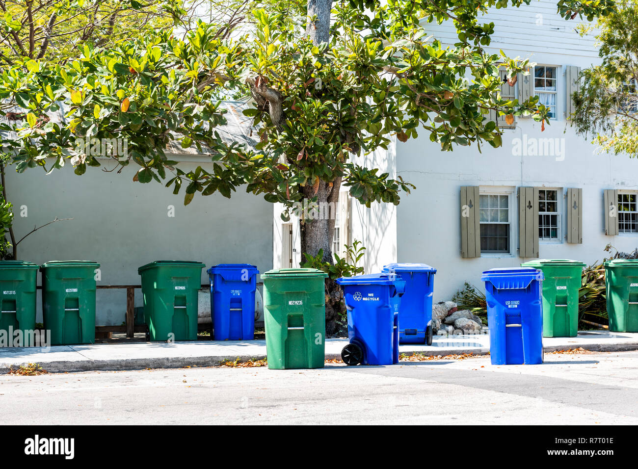 Curbside garbage hi-res stock photography and images - Alamy