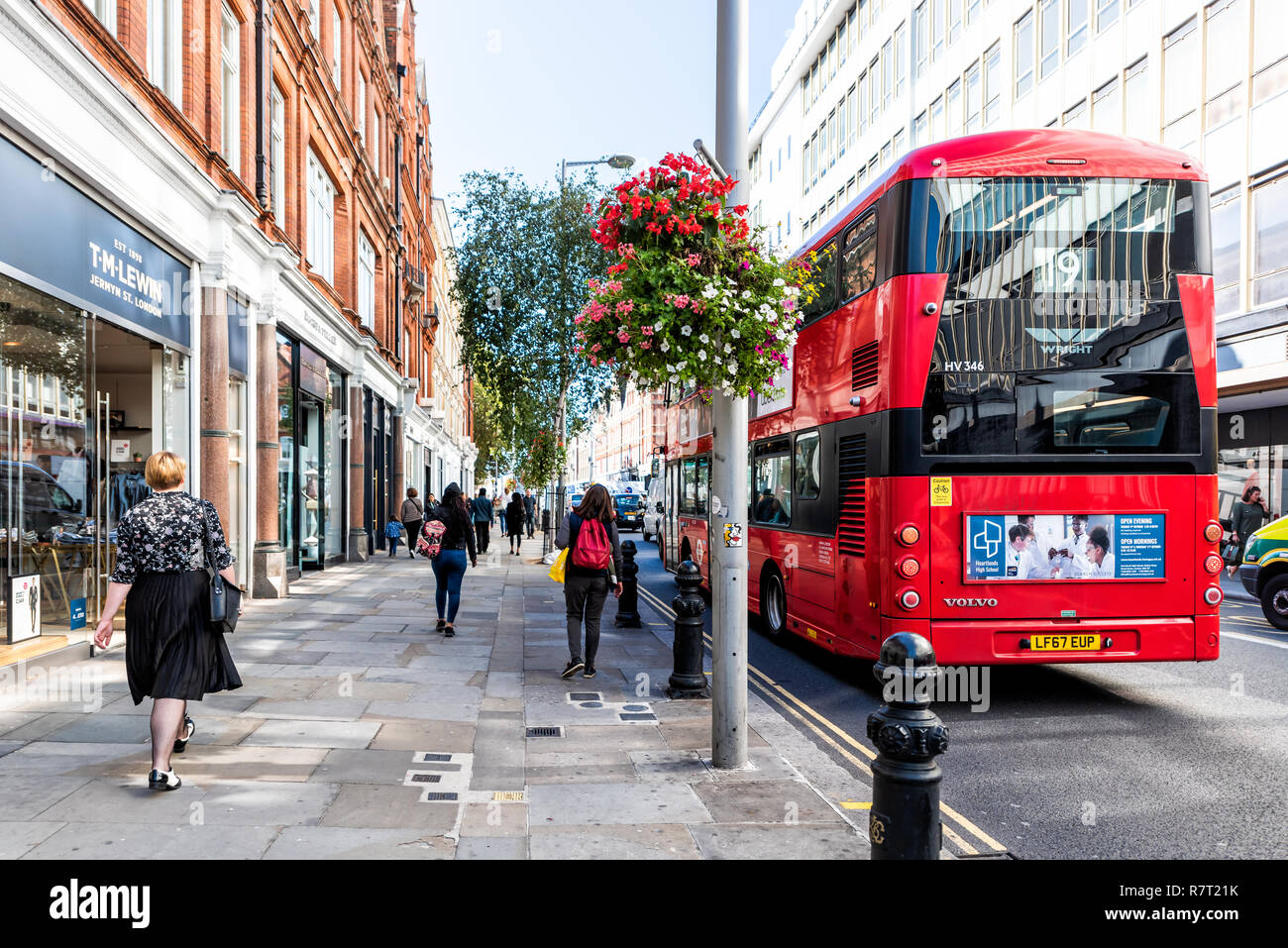 Kings road chelsea bus hi-res stock photography and images - Alamy