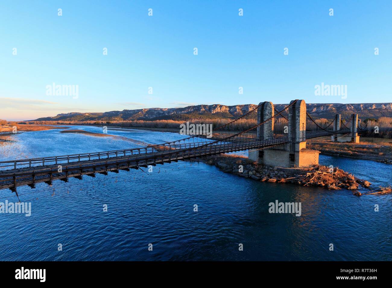 Old suspension bridge hi-res stock photography and images - Alamy