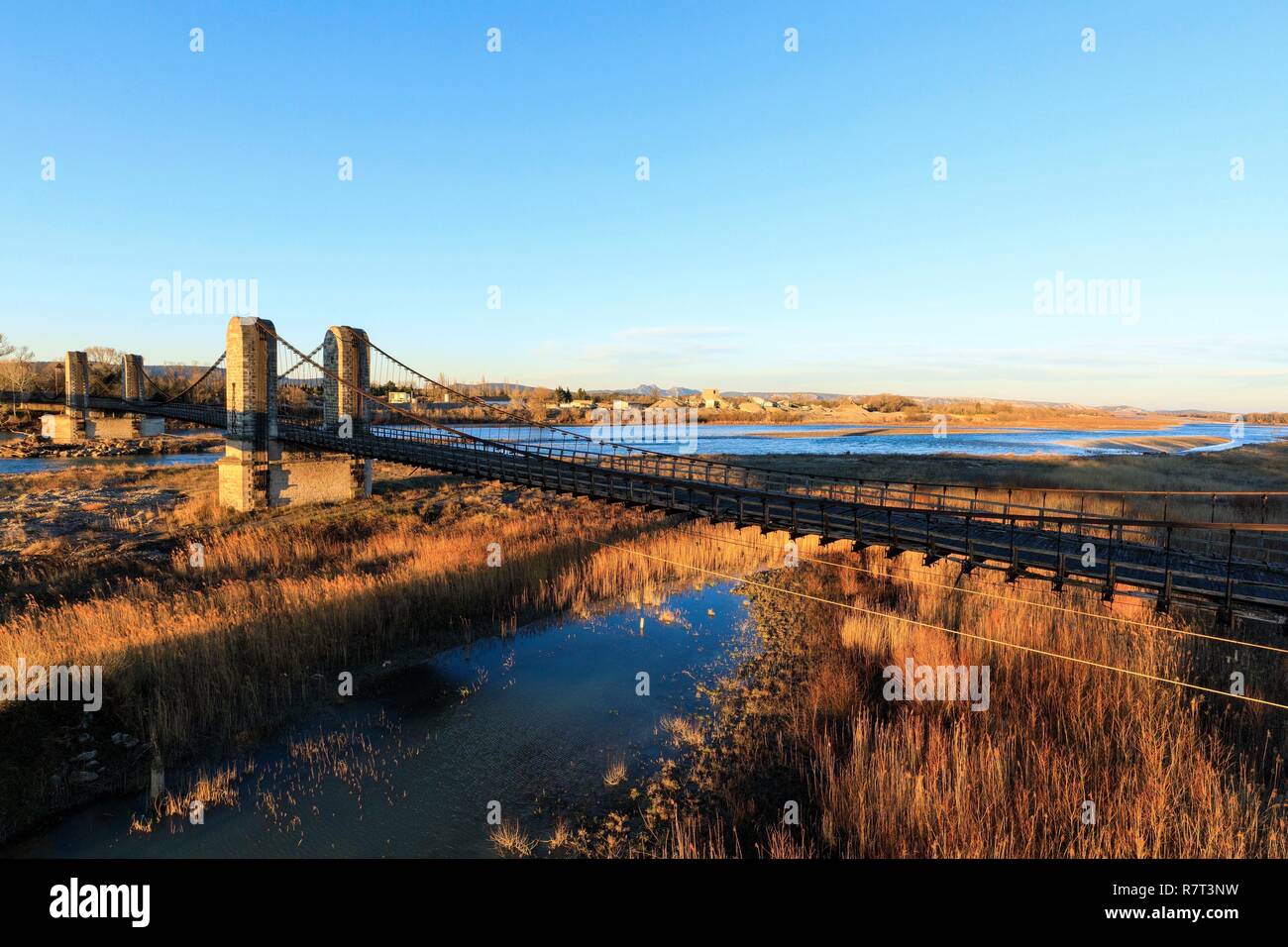 Old suspension bridge hi-res stock photography and images - Alamy