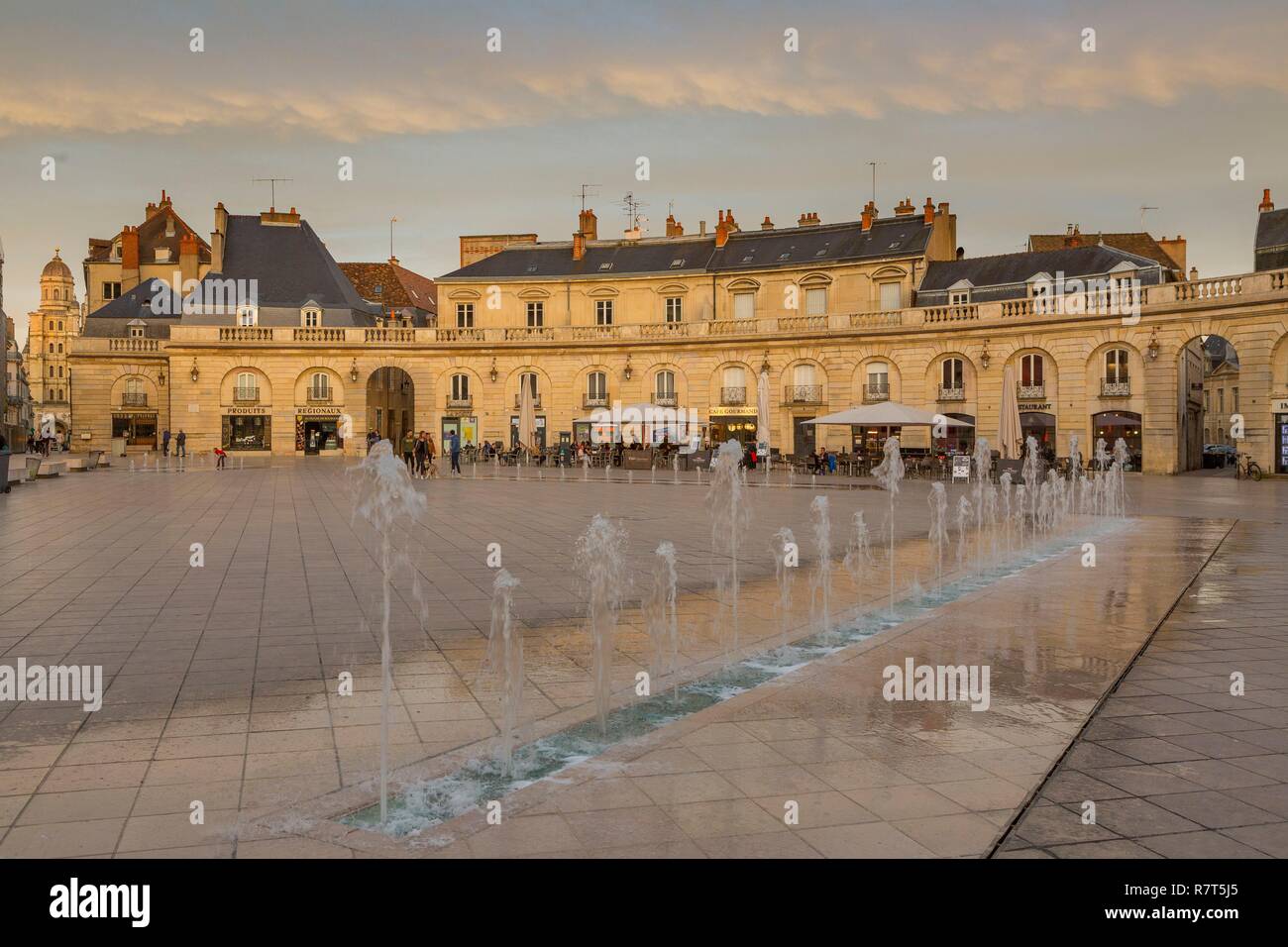 Palace of the dukes dijon hi-res stock photography and images - Alamy