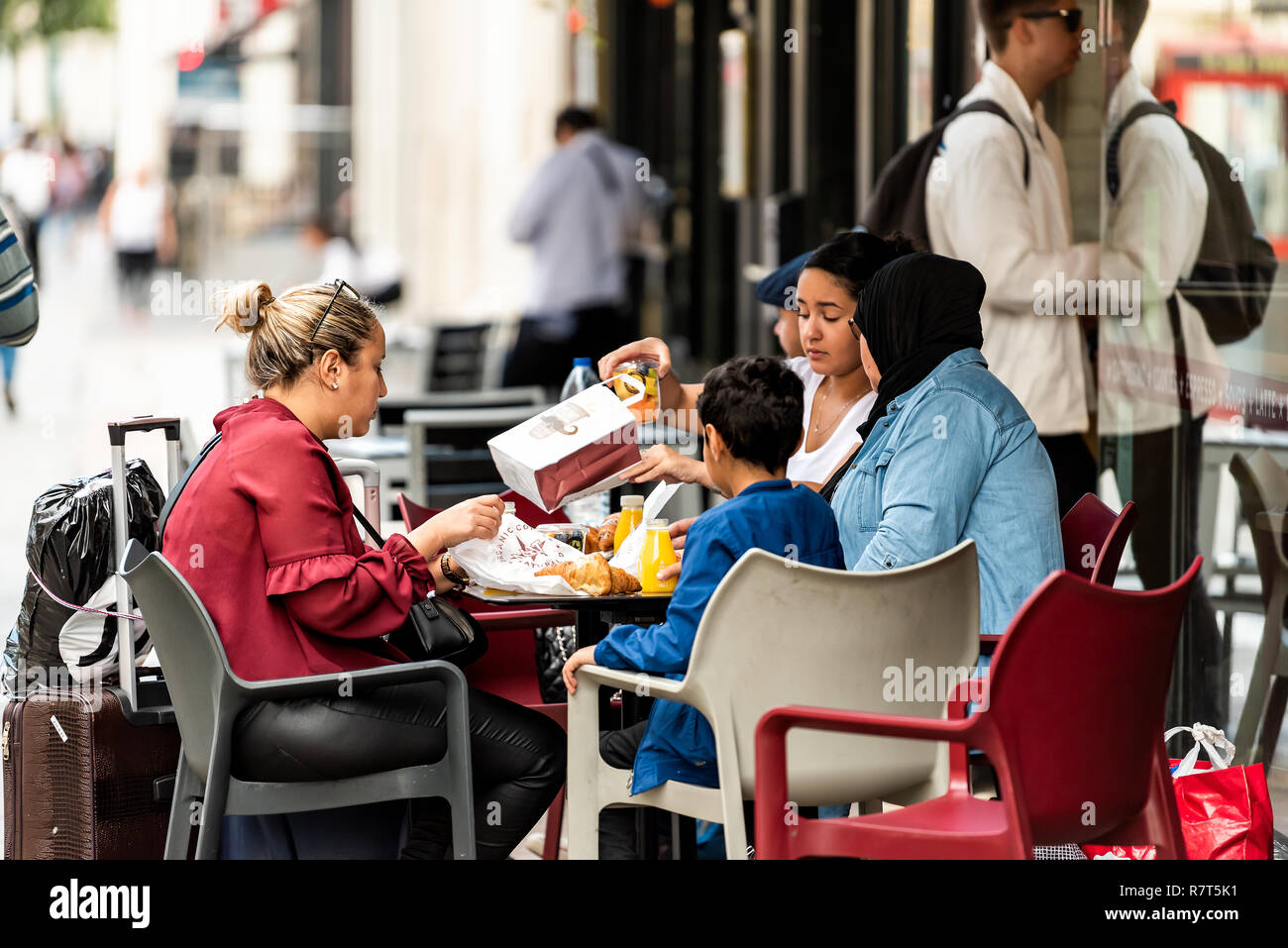 People sitting cafe pret a manger london hi-res stock photography and ...