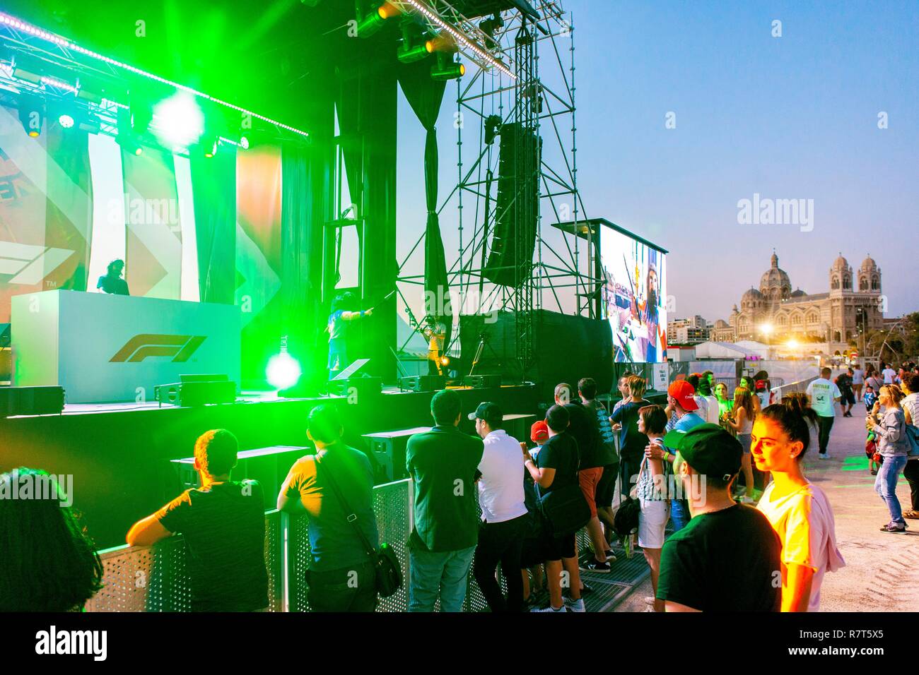 Formula 1 group of people hi-res stock photography and images - Alamy