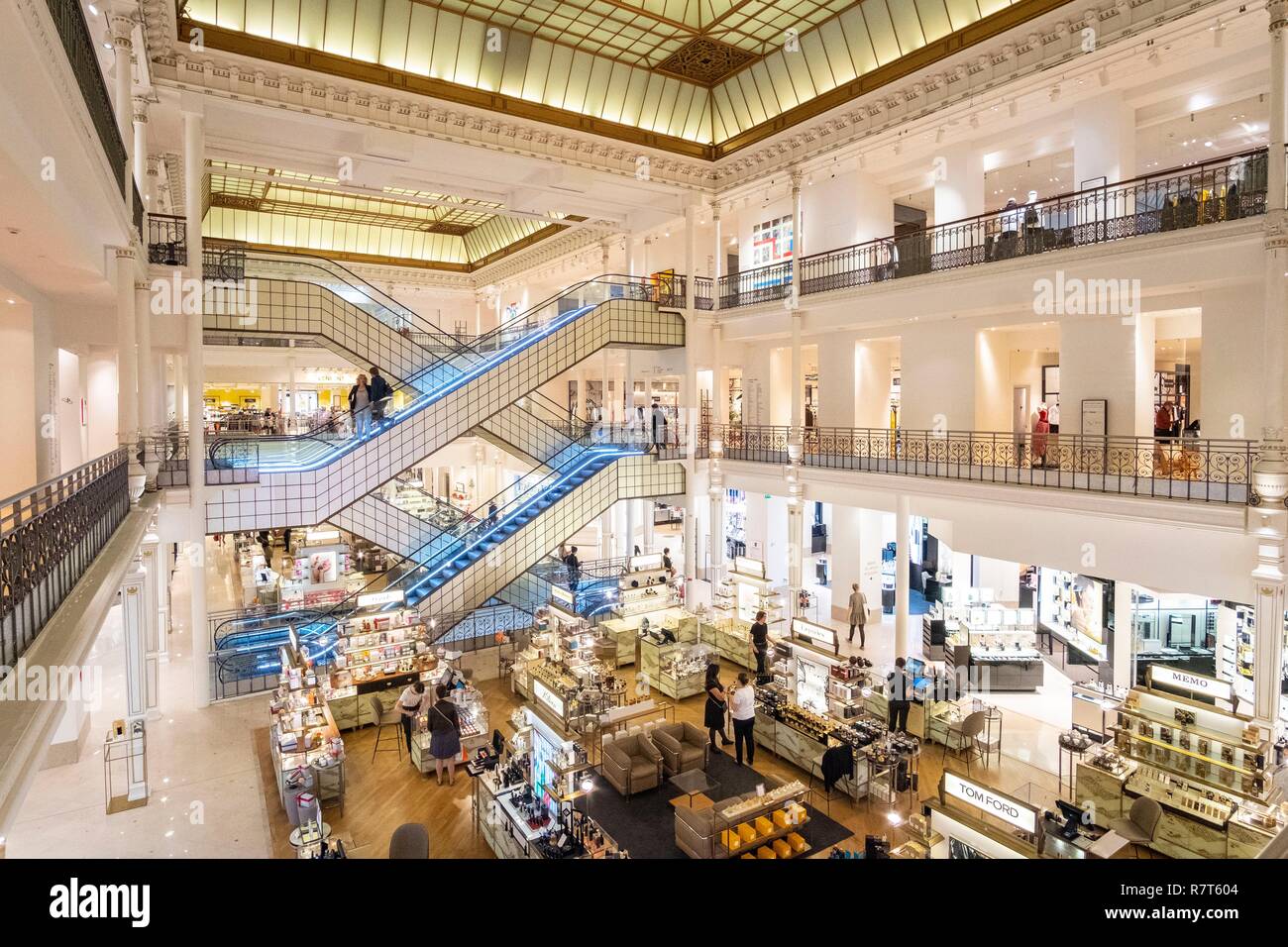 Le bon marché hi-res stock photography and images - Alamy