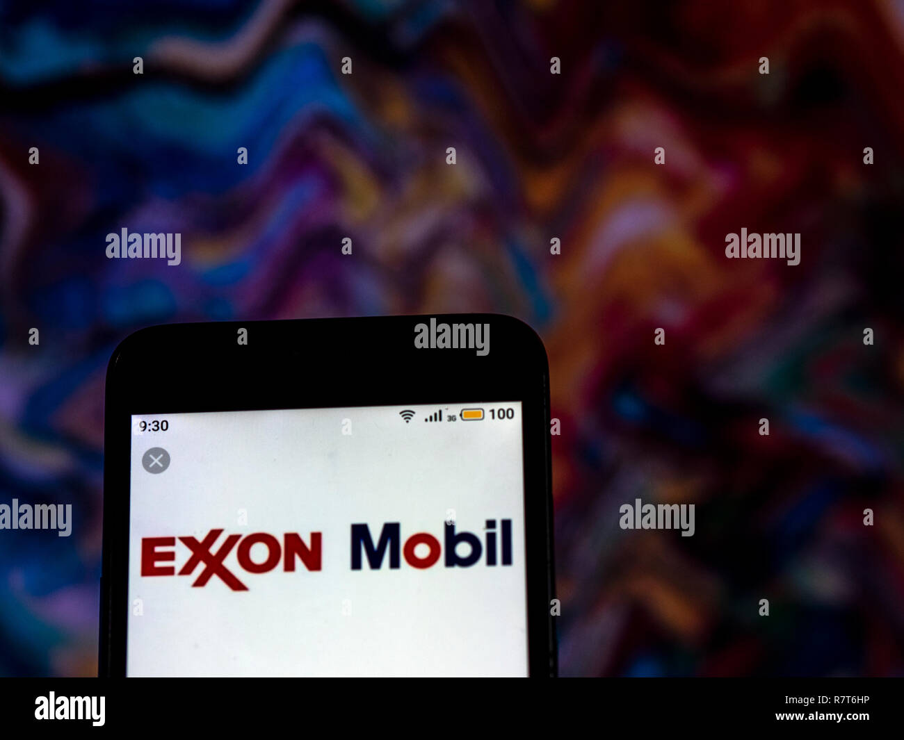 Exxonmobil logo hi-res stock photography and images - Alamy