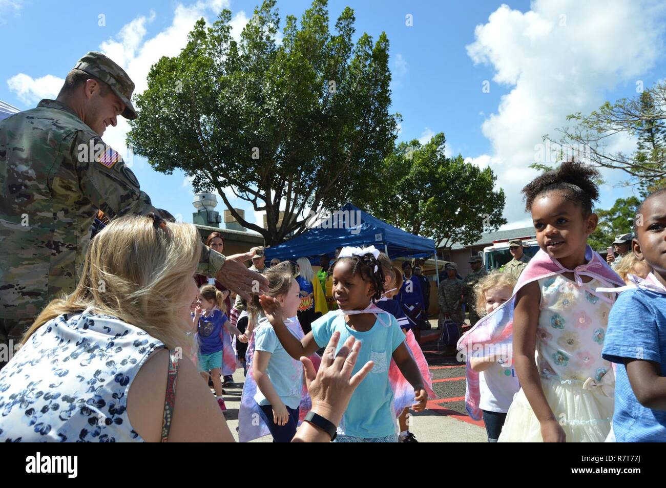 SCHOFIELD BARRACKS — Col. Stephen Dawson, commander USAG-HI, and ...