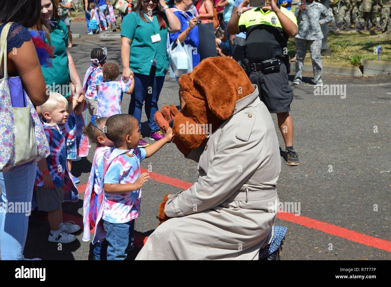 SCHOFIELD BARRACKS — Children high-five McGruff the Crime Dog at the ...