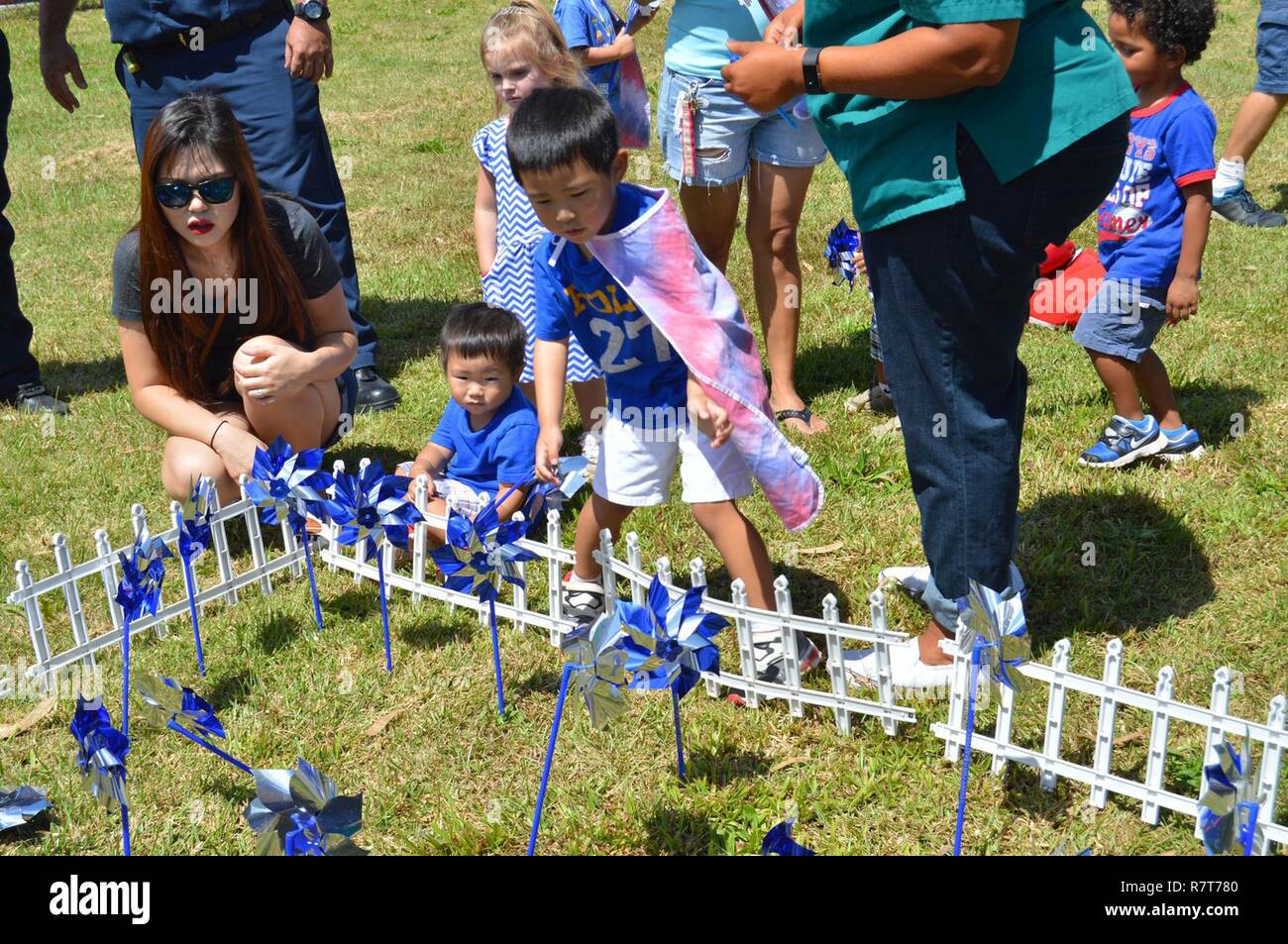 SCHOFIELD BARRACKS — Army spouse Sarah Che and her sons, 23-month-old ...