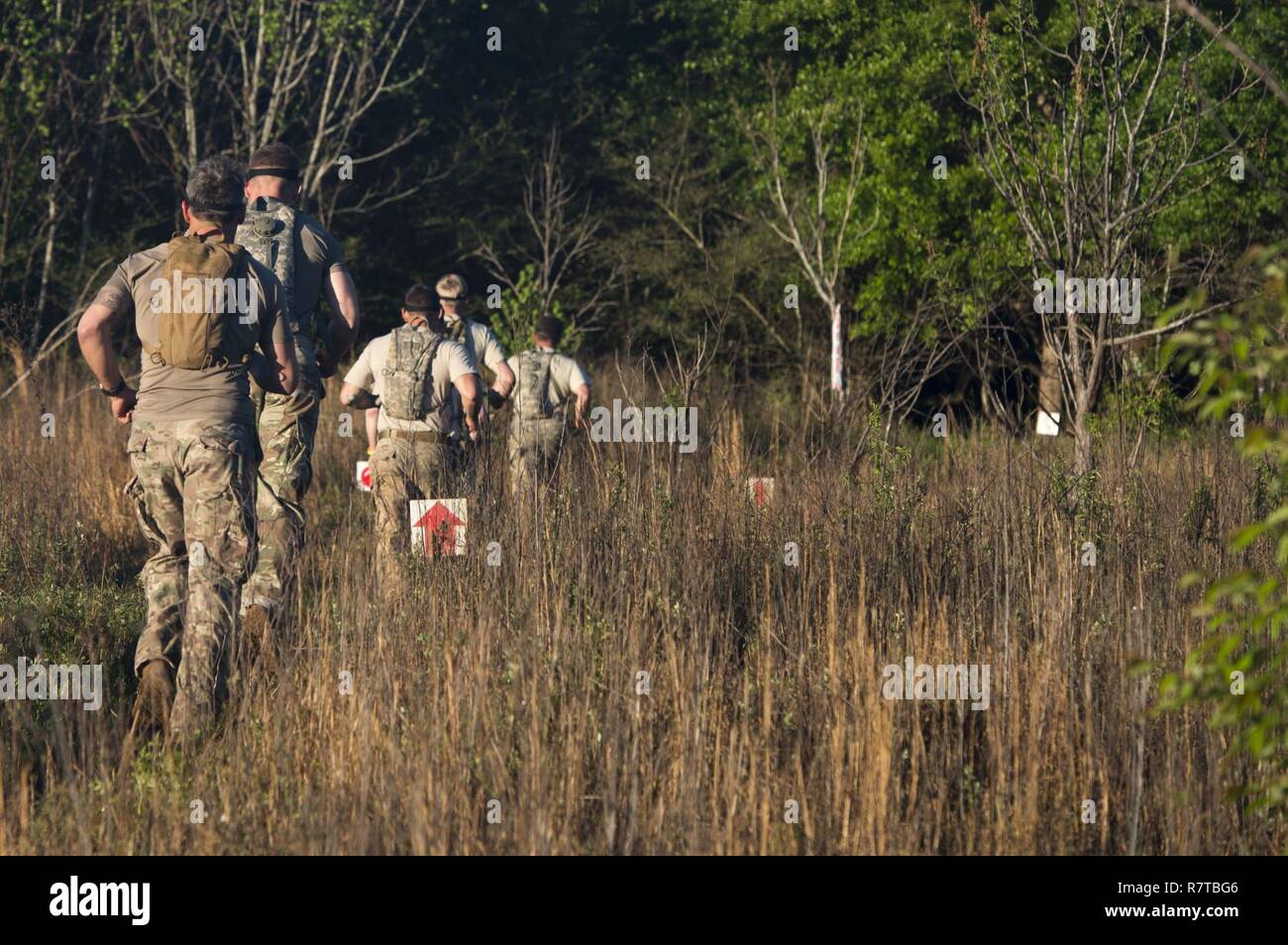 U.S Army Rangers run in a Spartan Race during the Best Ranger ...