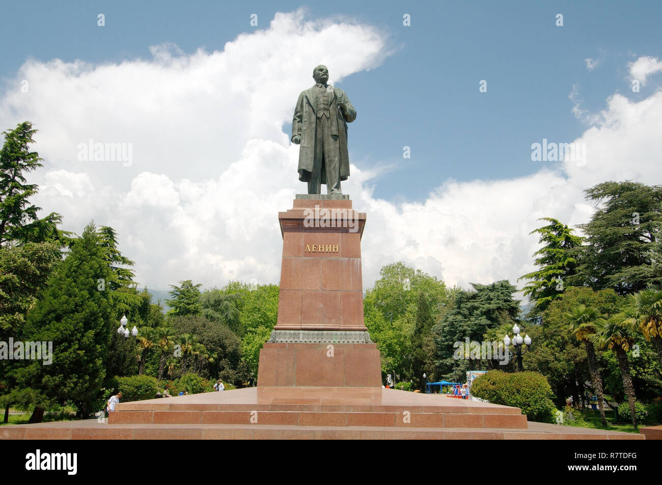 Lenin statue ukraine hi-res stock photography and images - Alamy