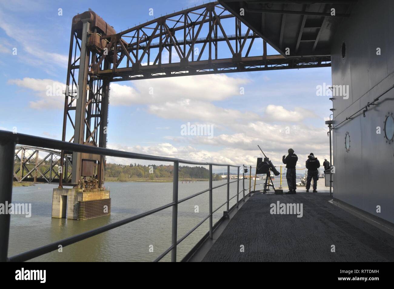 PORTLAND, Ore. (April 6, 2017) Sailors assigned to the submarine tender ...