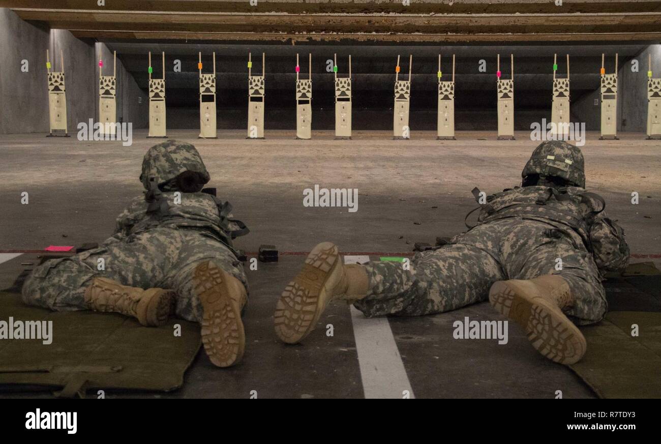 Soldiers from the Headquarters & Headquarters Company, 143d Sustainment ...