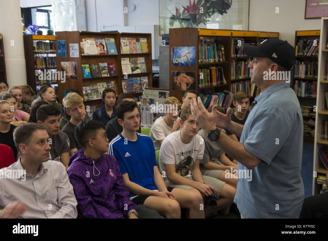 HONG KONG (April 8, 2017) 11th Marine Expeditionary Unit (MEU) Chaplain ...