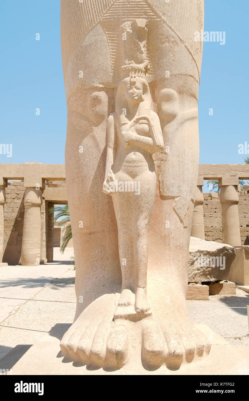Statue of Ramses II with his daughter Meritamen, Karnak Temple Complex ...