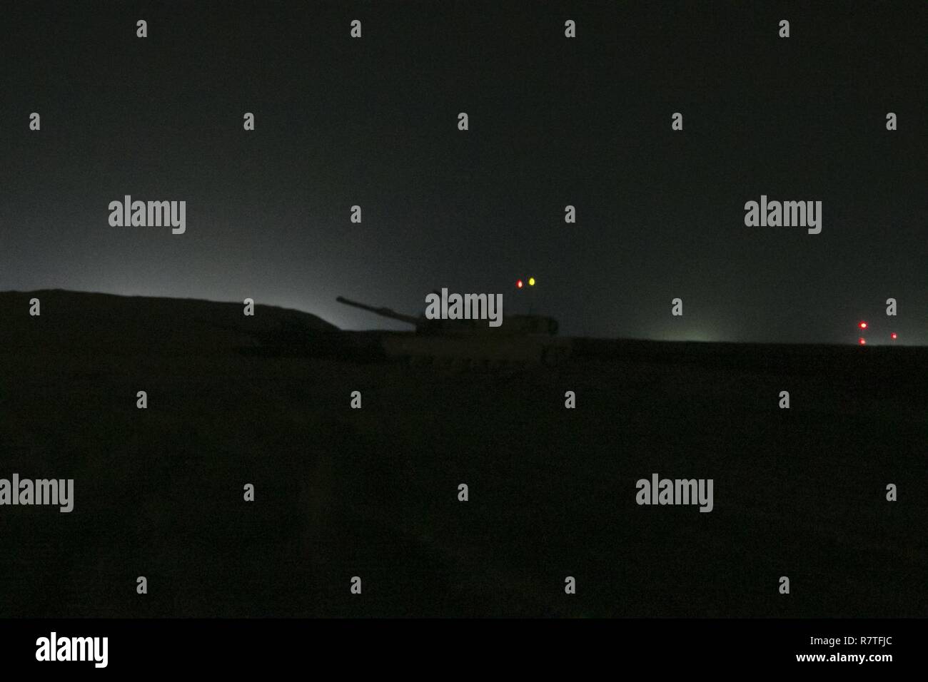M1a2 abrams tank night hi-res stock photography and images - Alamy