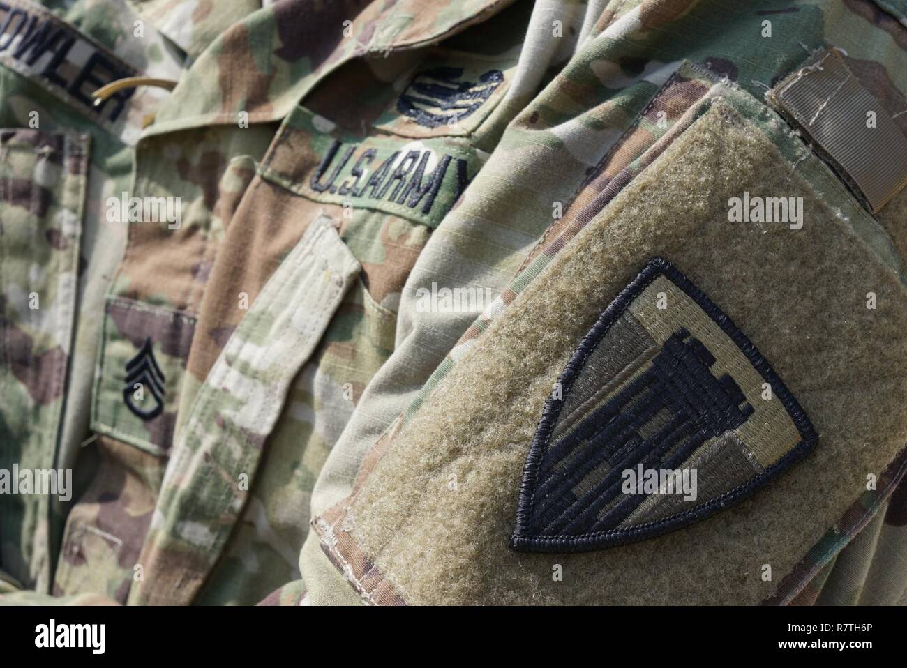 Texas National Guard Soldiers from the 236th Engineer Battalion are ...