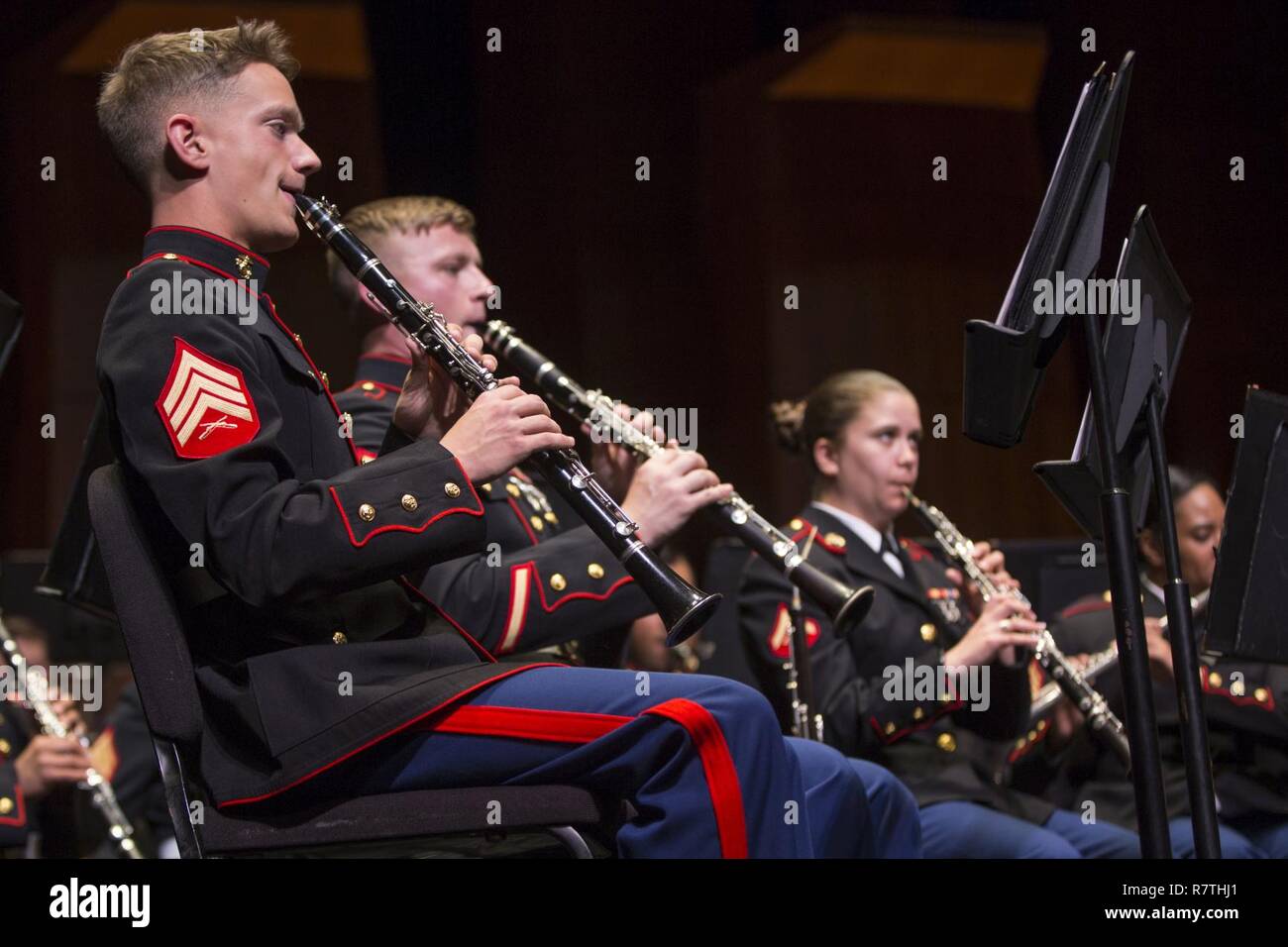 Performing arts during world war i hi-res stock photography and images ...