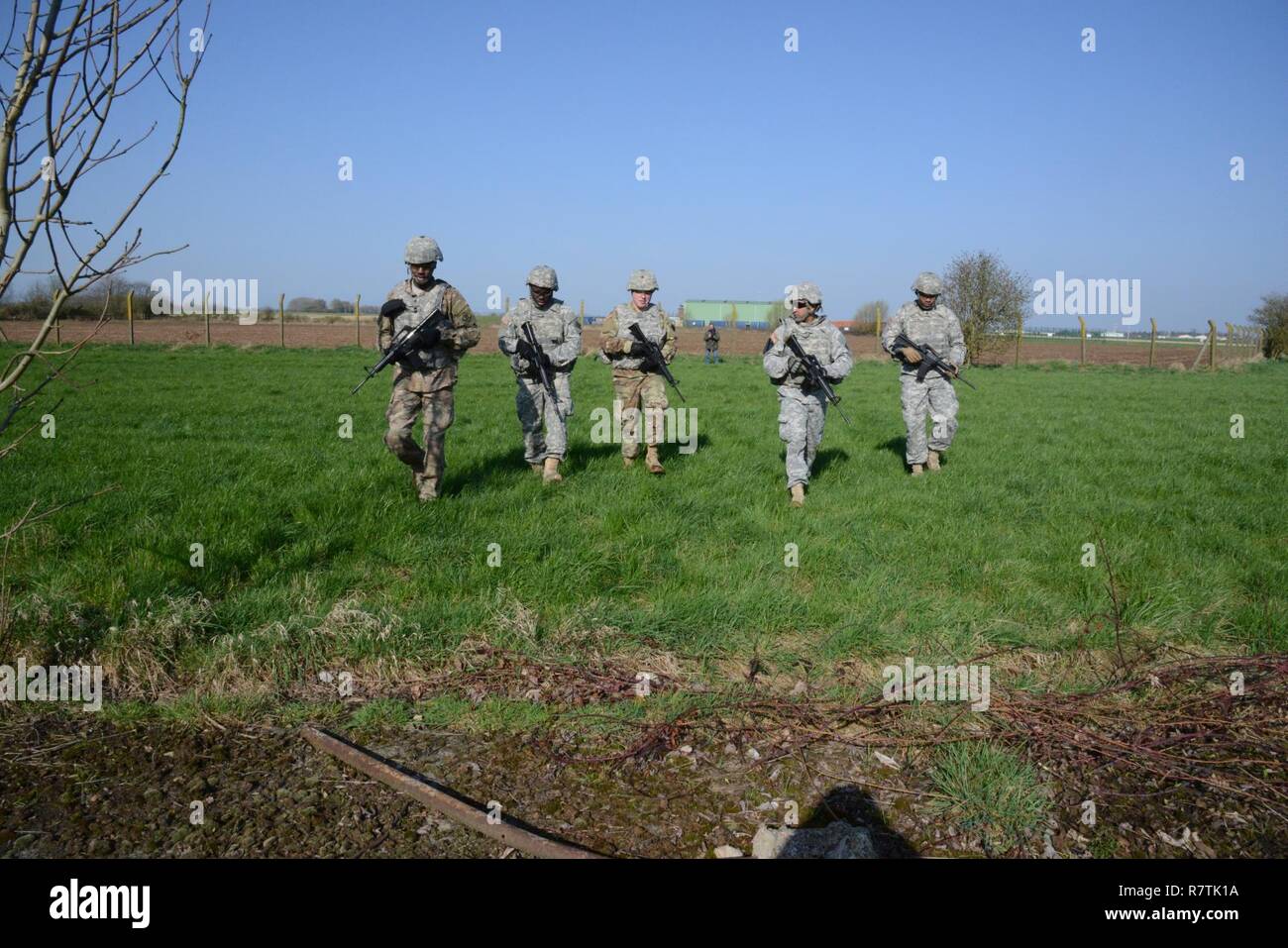 U.S. Soldiers, 39th Signal Battalion, resume their mission after ...