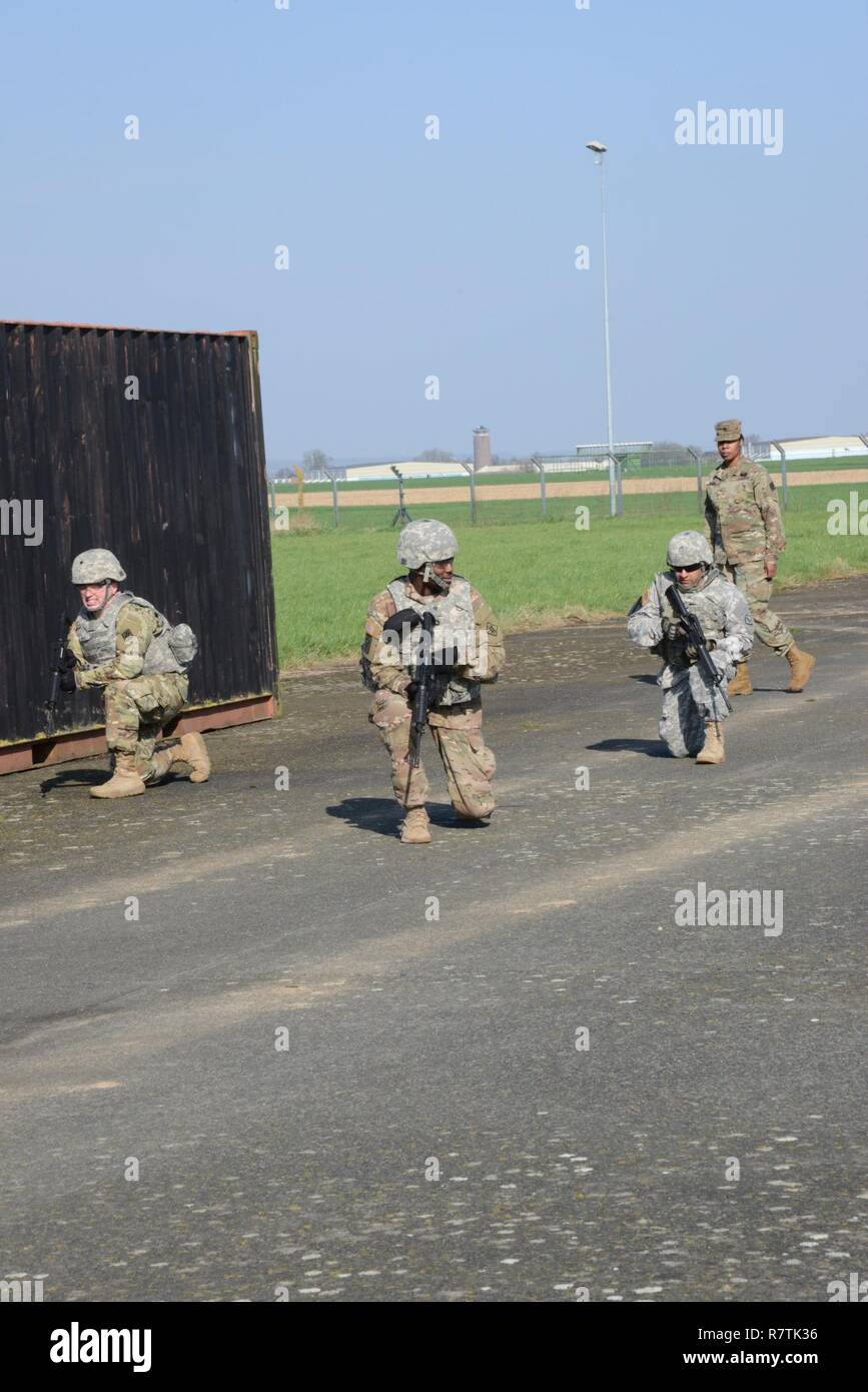 U.S. Soldiers of 39th Signal Battalion, take position in a dangerous ...