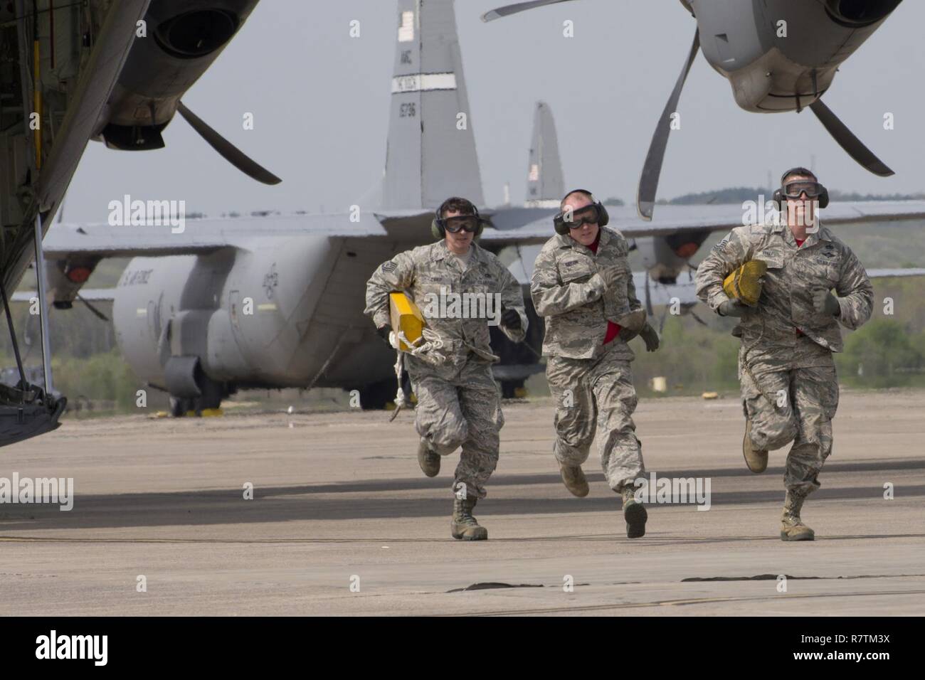 (Left to Right) U.S. Air Force Reserve Tech Sgt. Danny Canup, Tech Sgt ...