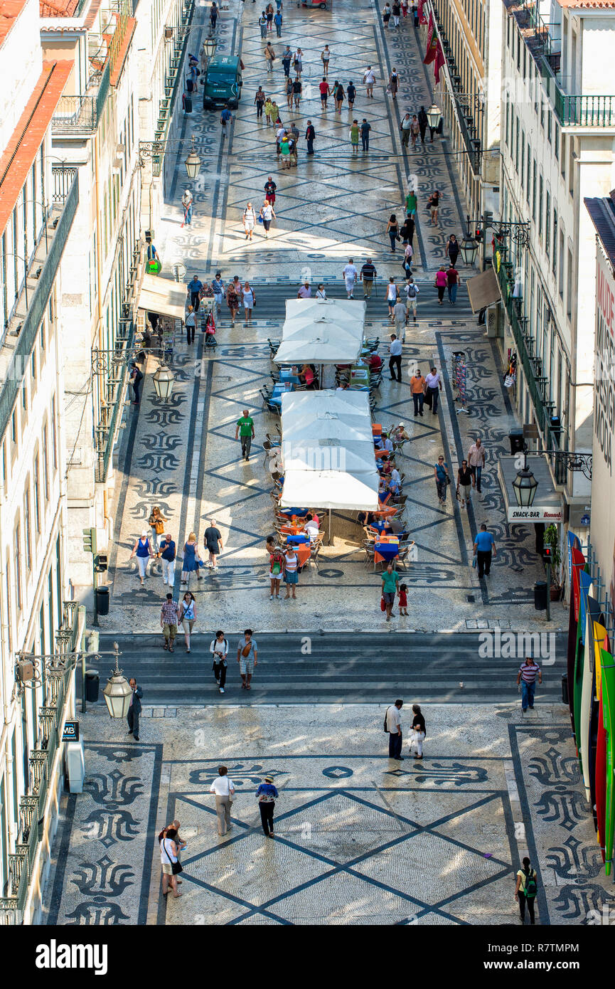 Lisbon high street shopping hi-res stock photography and images - Alamy