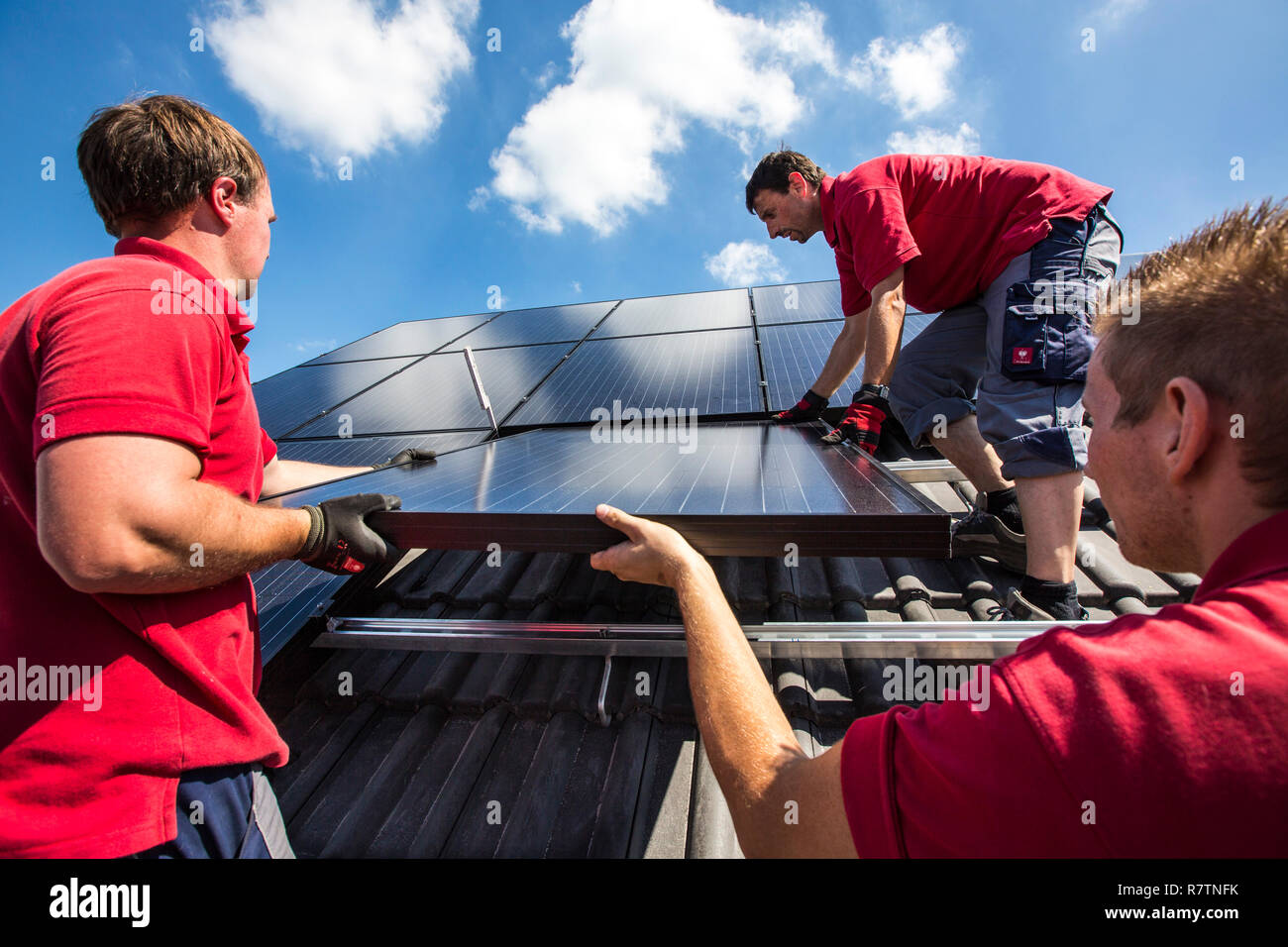 Solar system installation hi-res stock photography and images - Alamy