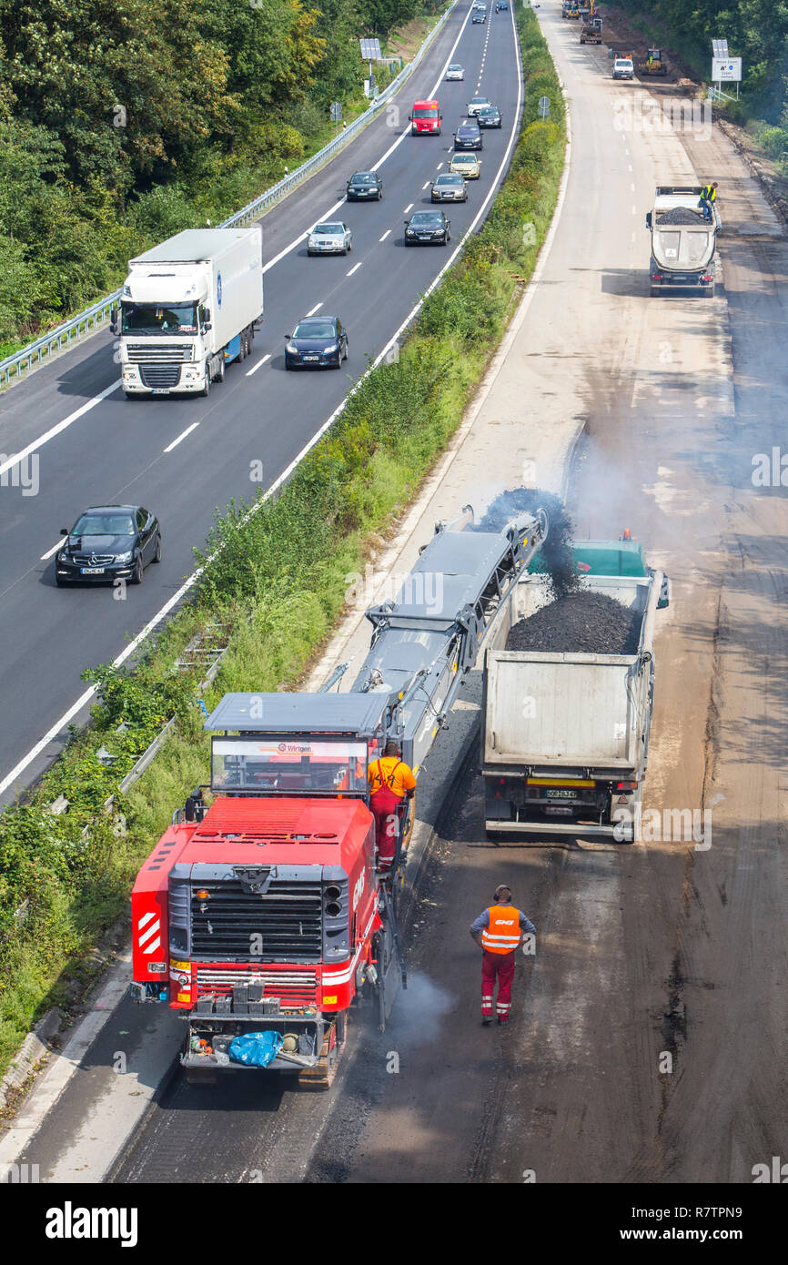 Highway construction hi-res stock photography and images - Alamy