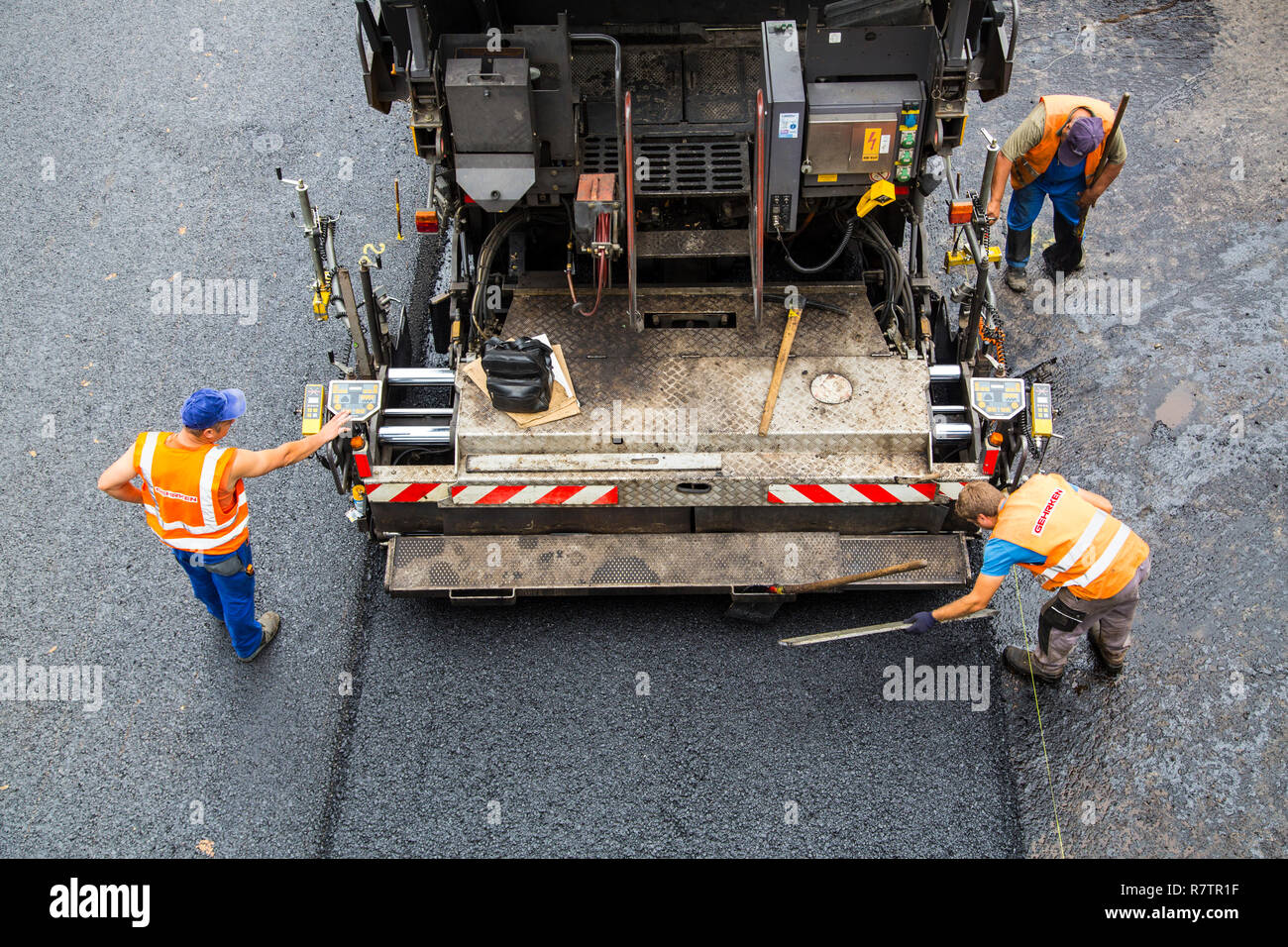 Tarmac machine hi-res stock photography and images - Alamy