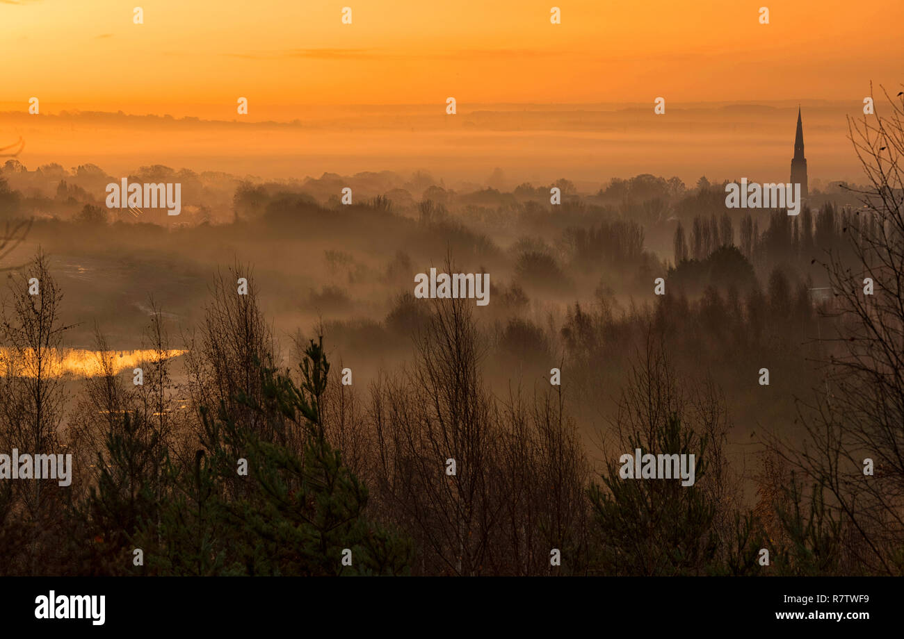 Misty Sunrise Morning over the Gedling Valley from Gedling Country Park ...