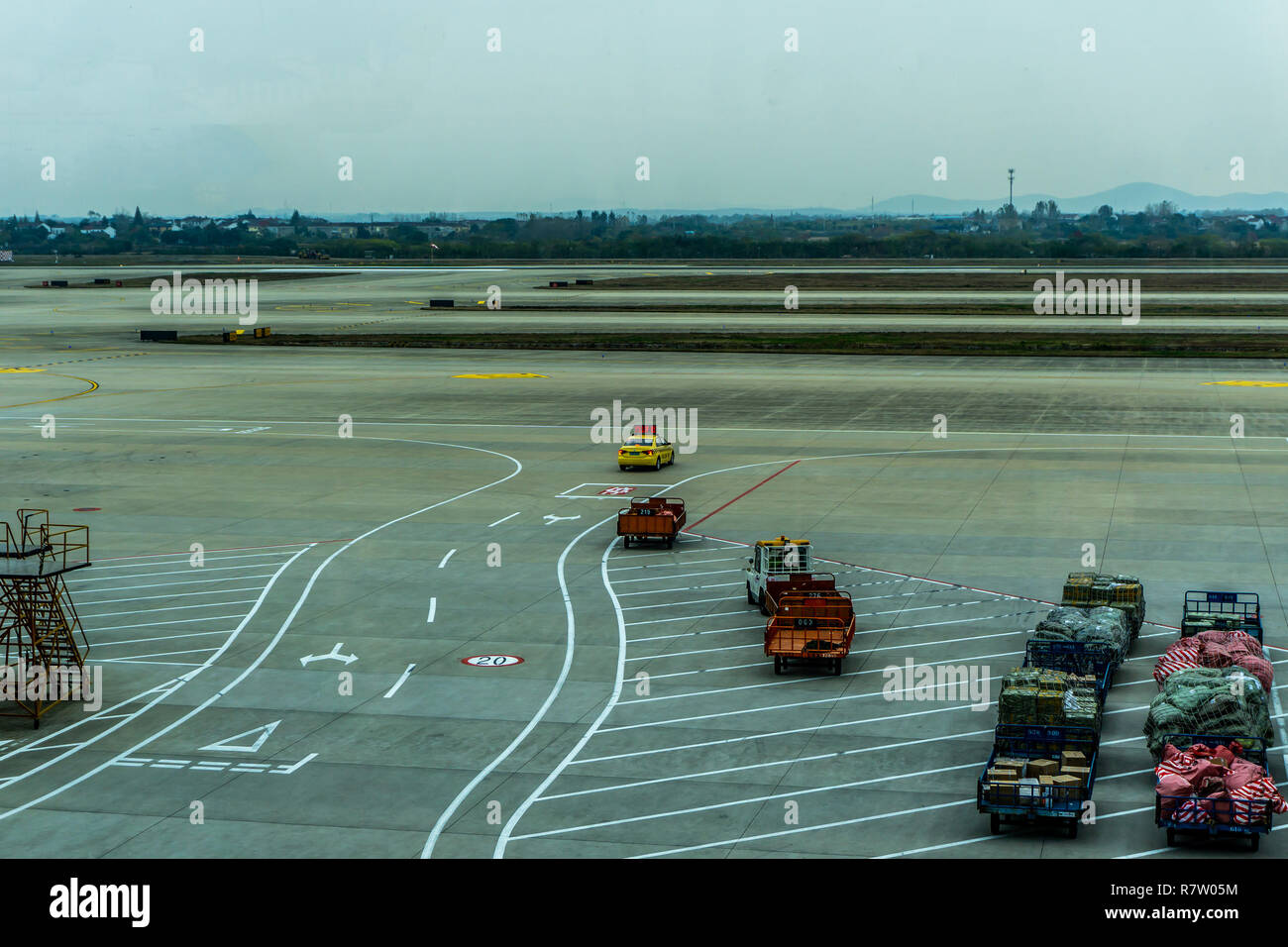 Turning left plane hi-res stock photography and images - Alamy