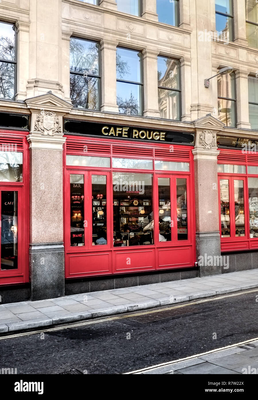 The Café Rouge restaurant in central London near St Pauls Cathedral ...