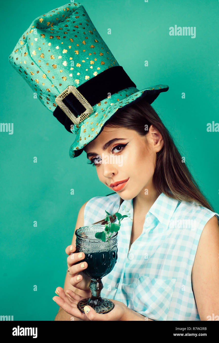 Retro pin up 40s woman hi-res stock photography and images - Alamy