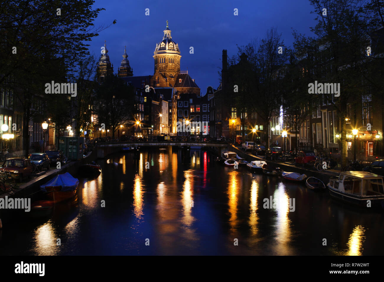 amsterdam at night Stock Photo - Alamy